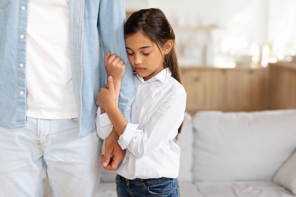 9 Warning Signs Does Your Girlfriend Struggle With Daddy Issues