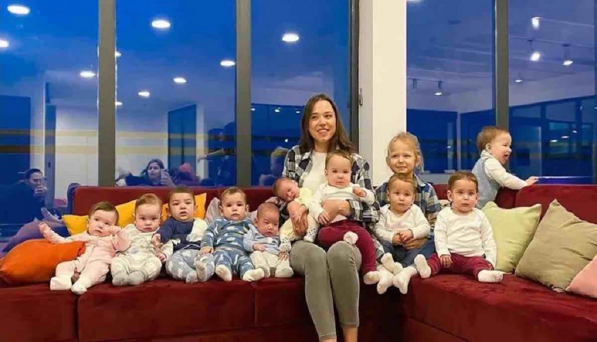World’s Largest Family: At 23, Mother of 21 Aims for 105 Children with ...